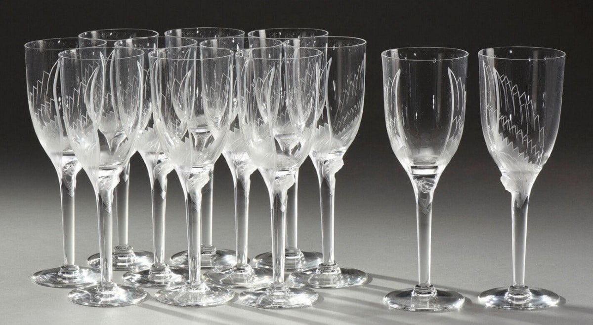 Champagne Glasses: A Brief History of Flutes, Coupes, and More - Trésors