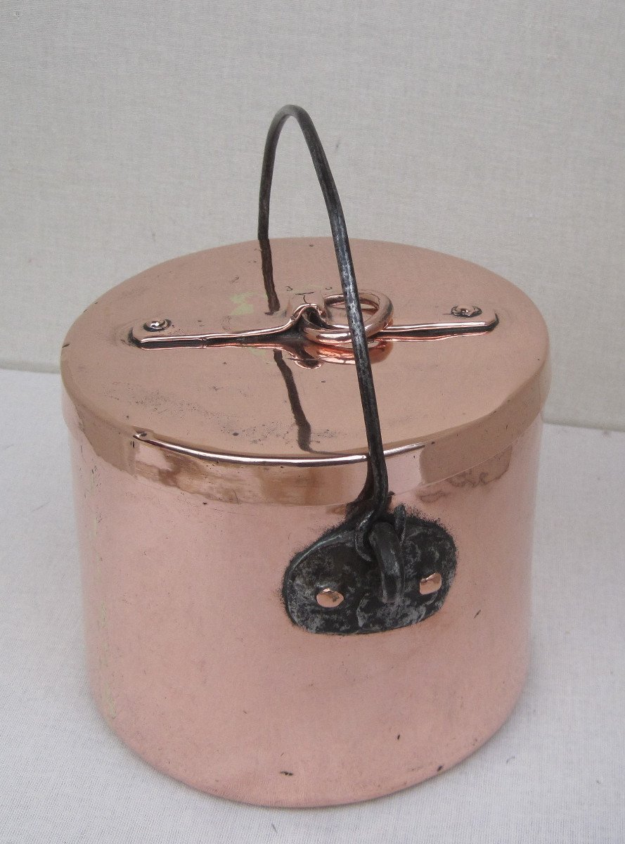 Proantic: Small Covered Cauldron, In Copper. 18th Century.