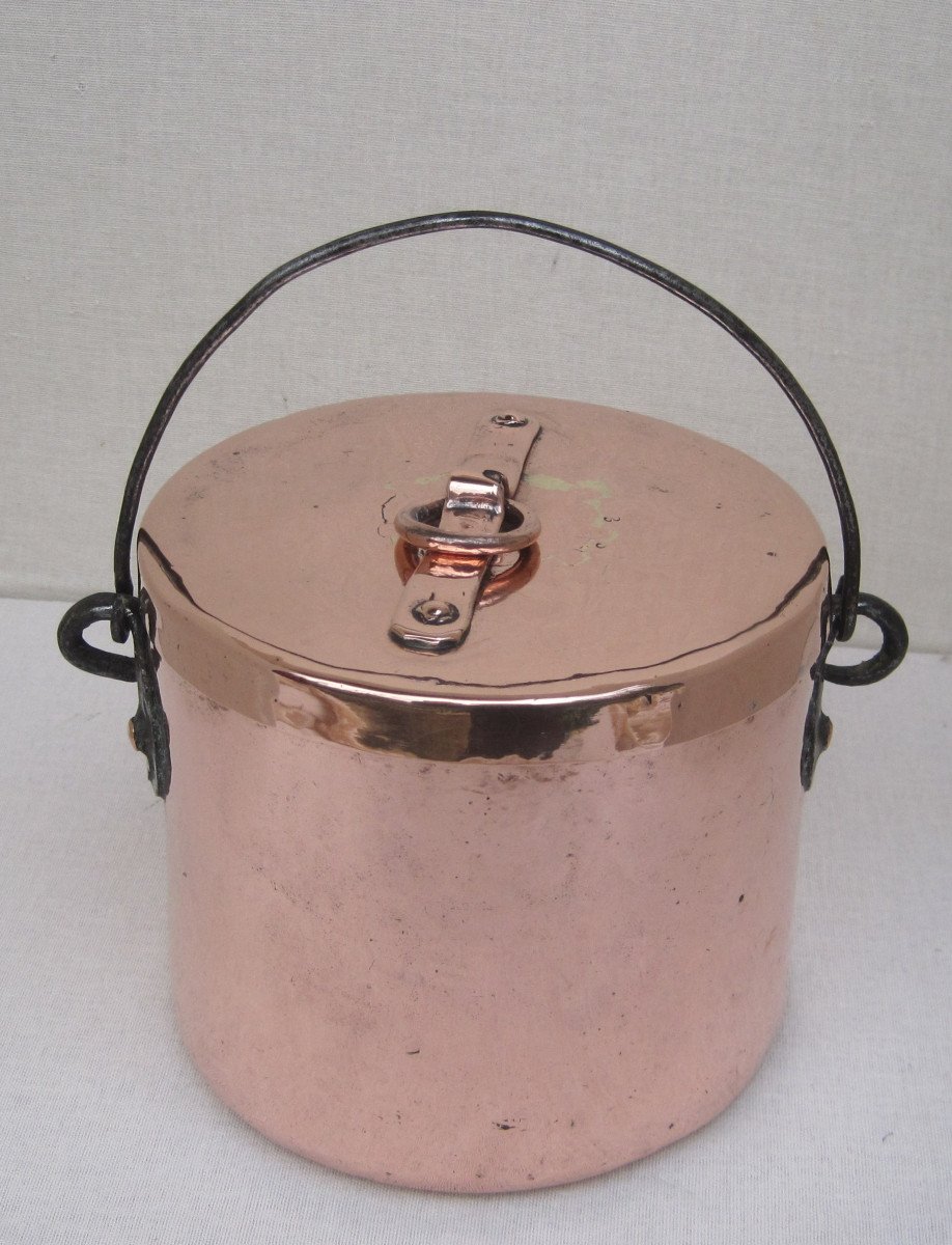 Proantic: Small Covered Cauldron, In Copper. 18th Century.