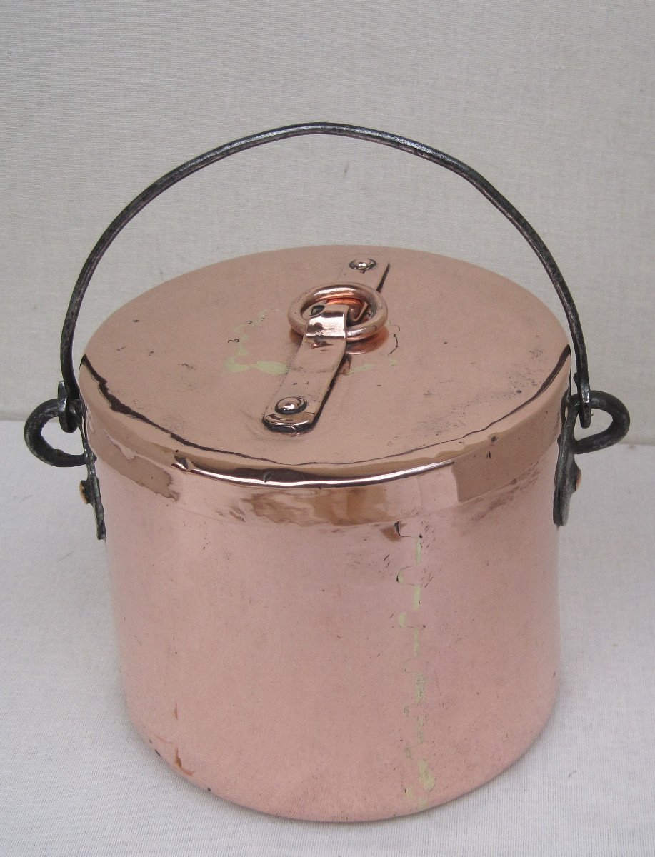 Proantic: Small Covered Cauldron, In Copper. 18th Century.