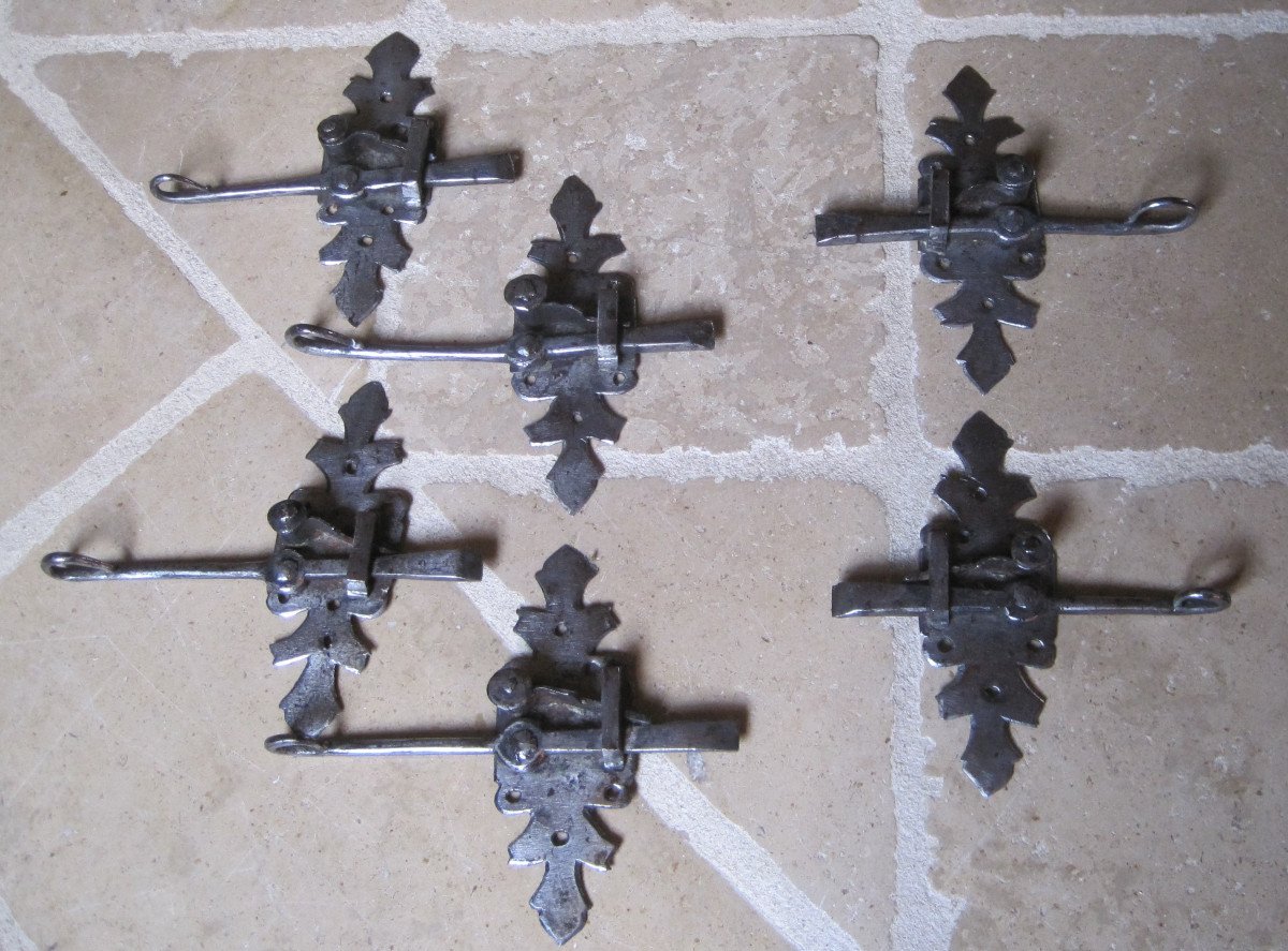 Proantic: Uniform Set Of 6 Spring Bolts, In Iron. 18th Century.