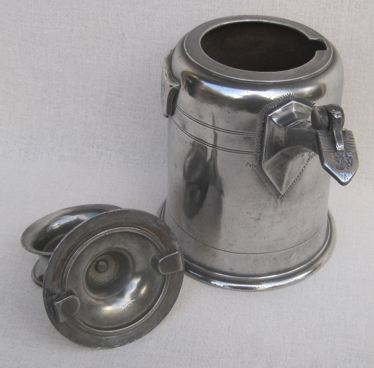 Proantic: Bottle “glocken-kanne” In Pewter. Swiss. 18th Century.