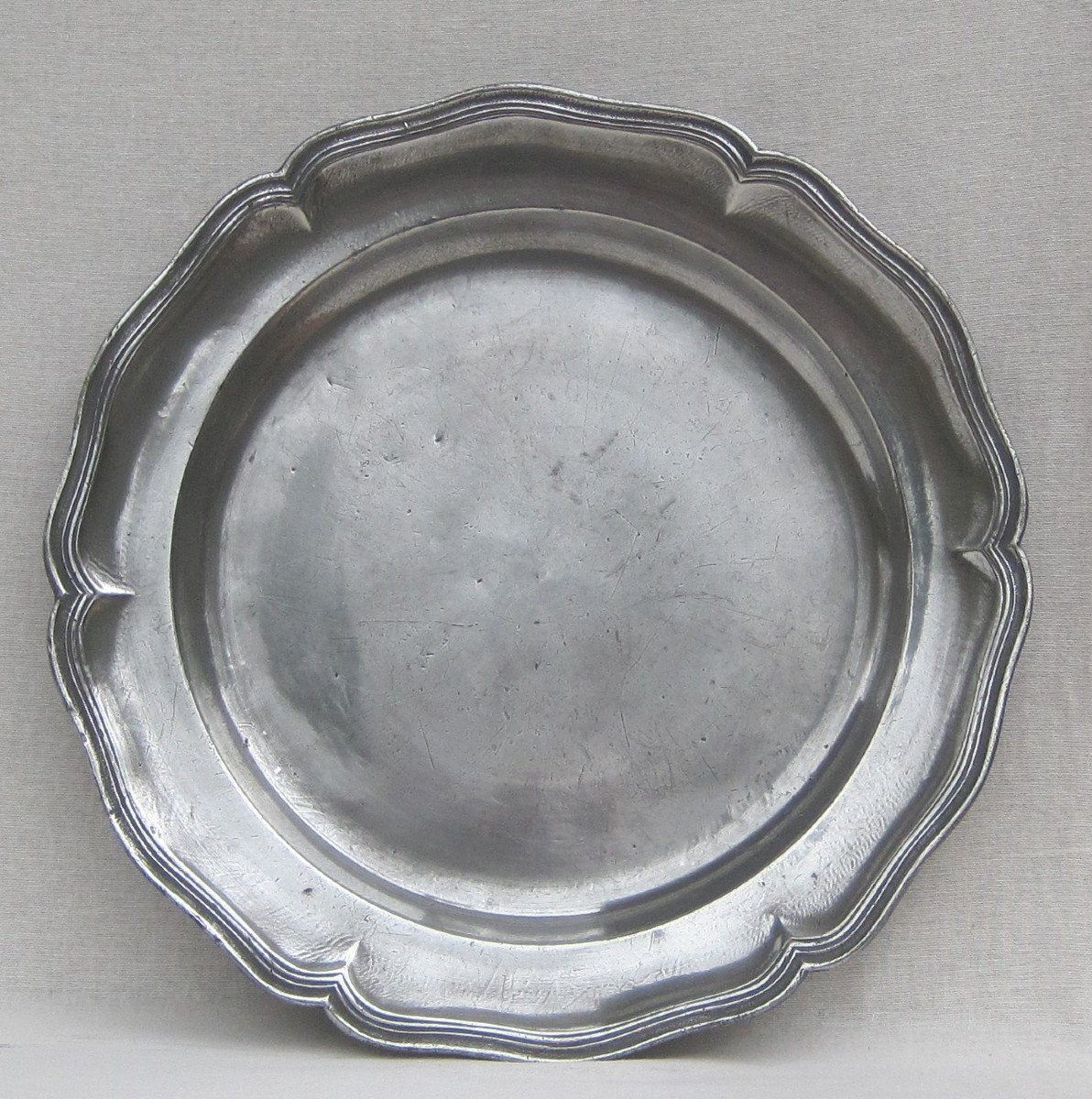 Proantic: Important Pewter Dish. St Omer. Early 19th Century.