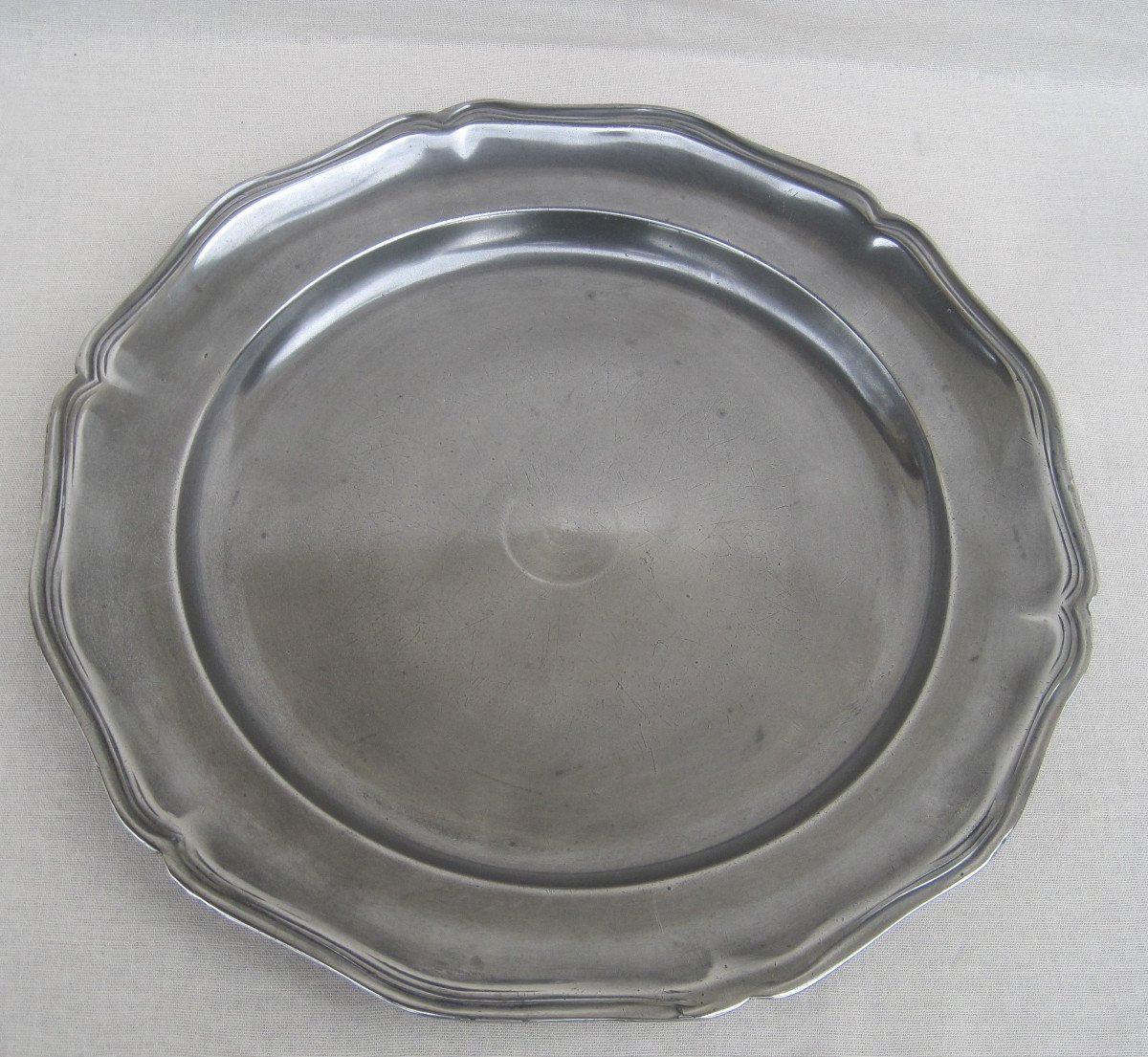 Proantic: Large Pewter Dish. 19th Century.