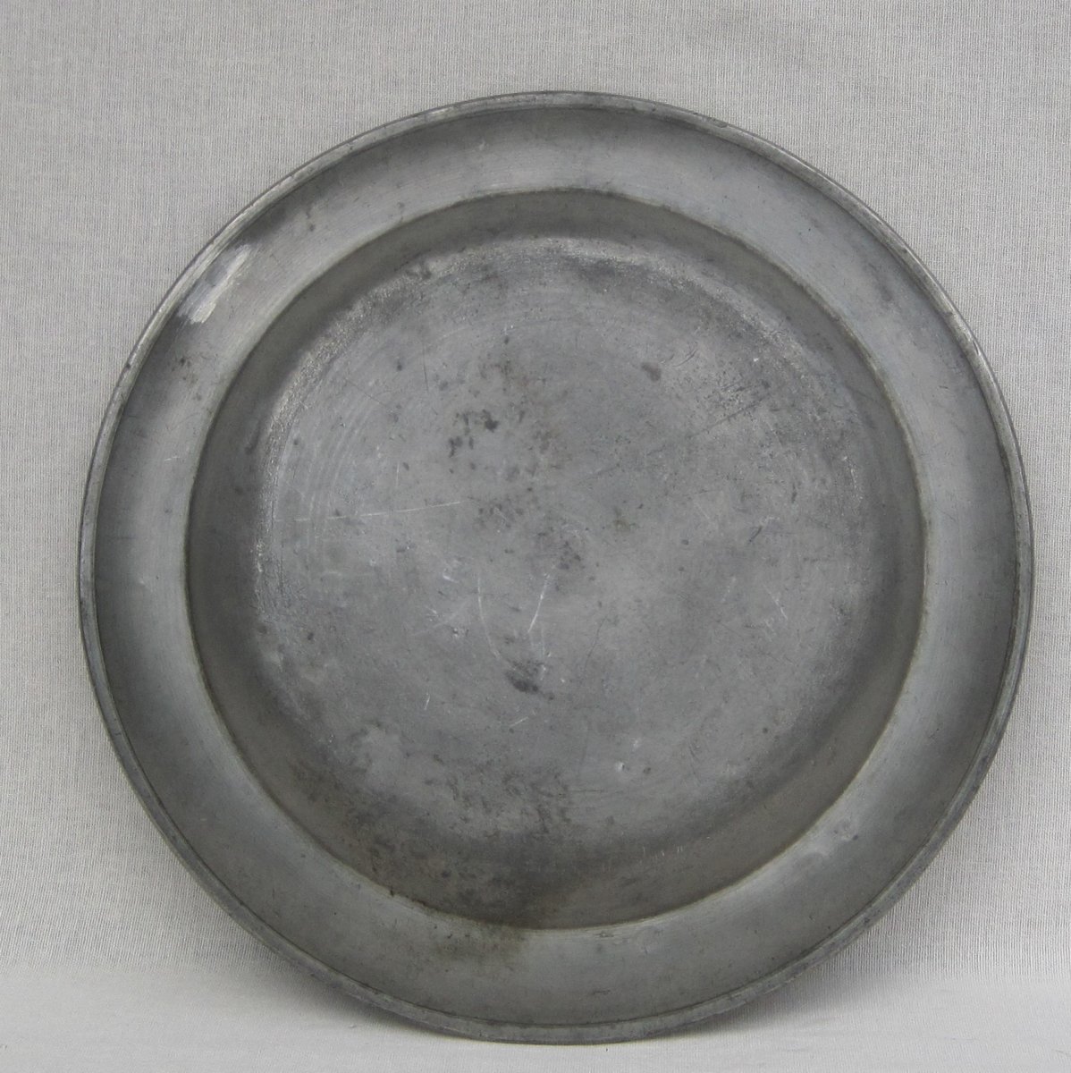 Pewter Dish, Round, With Molded Edge. 31.1 Cm. Argentan. 18th Century.