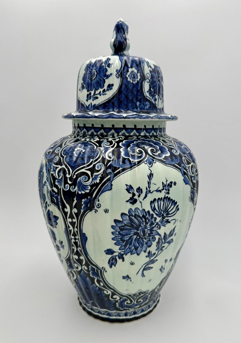 Proantic: Pair Of Magnificent Delft Vases From The Royal Sphinx Maastr