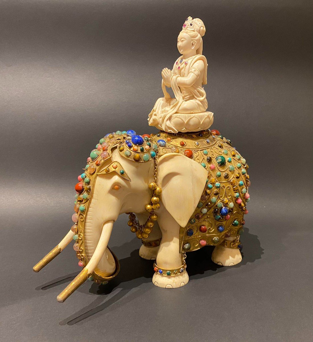 Proantic: Very Large Elephant Sri Lanka 1900 Precious Stones Sapphires