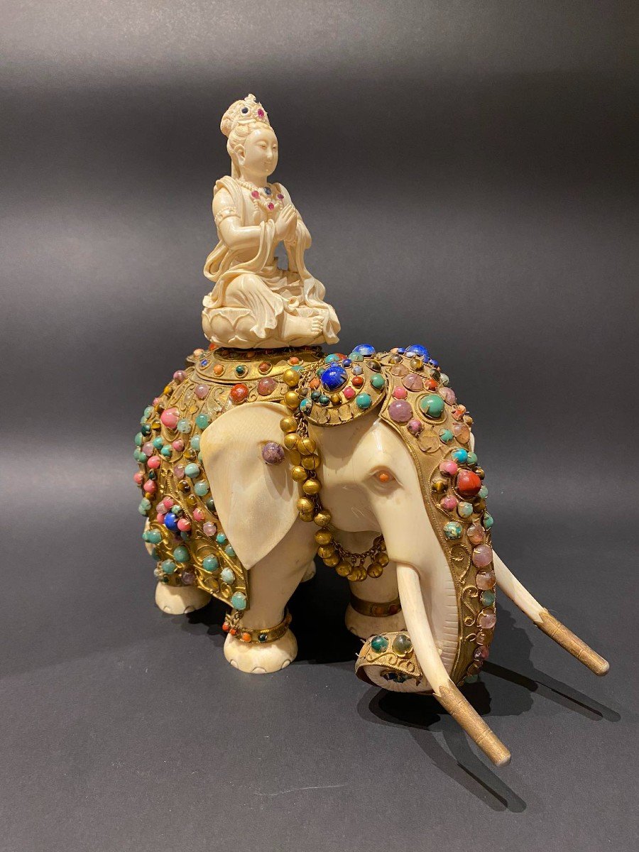Proantic: Very Large Elephant Sri Lanka 1900 Precious Stones Sapphires
