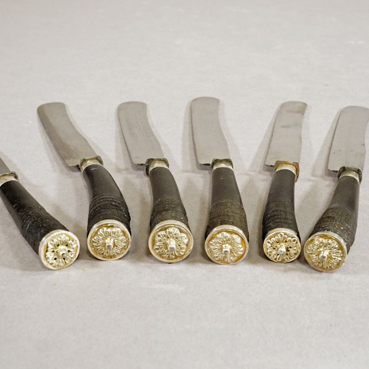 Proantic: Antique Set Of Rustic Hunting Knives With Chamois Horn Handl