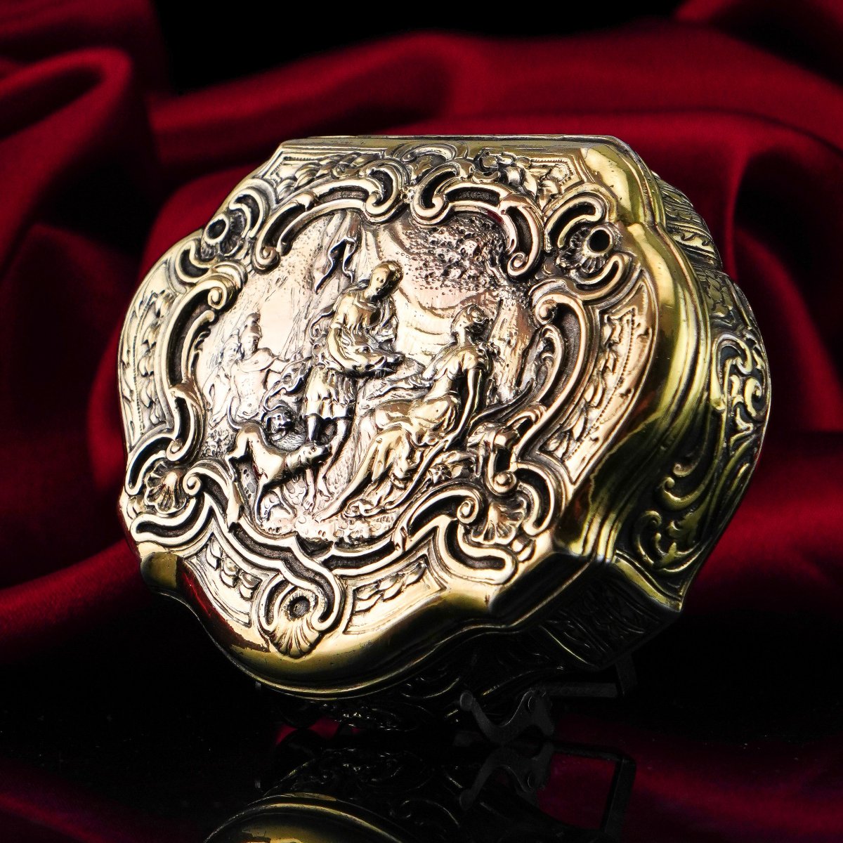 Proantic: Antique Solid Silver Gilt Table Snuff Box, Rococo Motif And