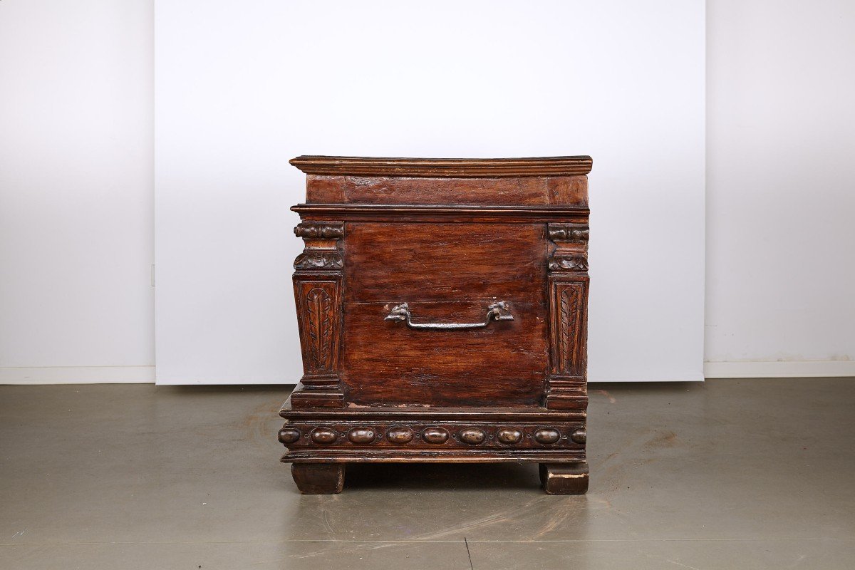 Proantic: 16th Century Renaissance Chest