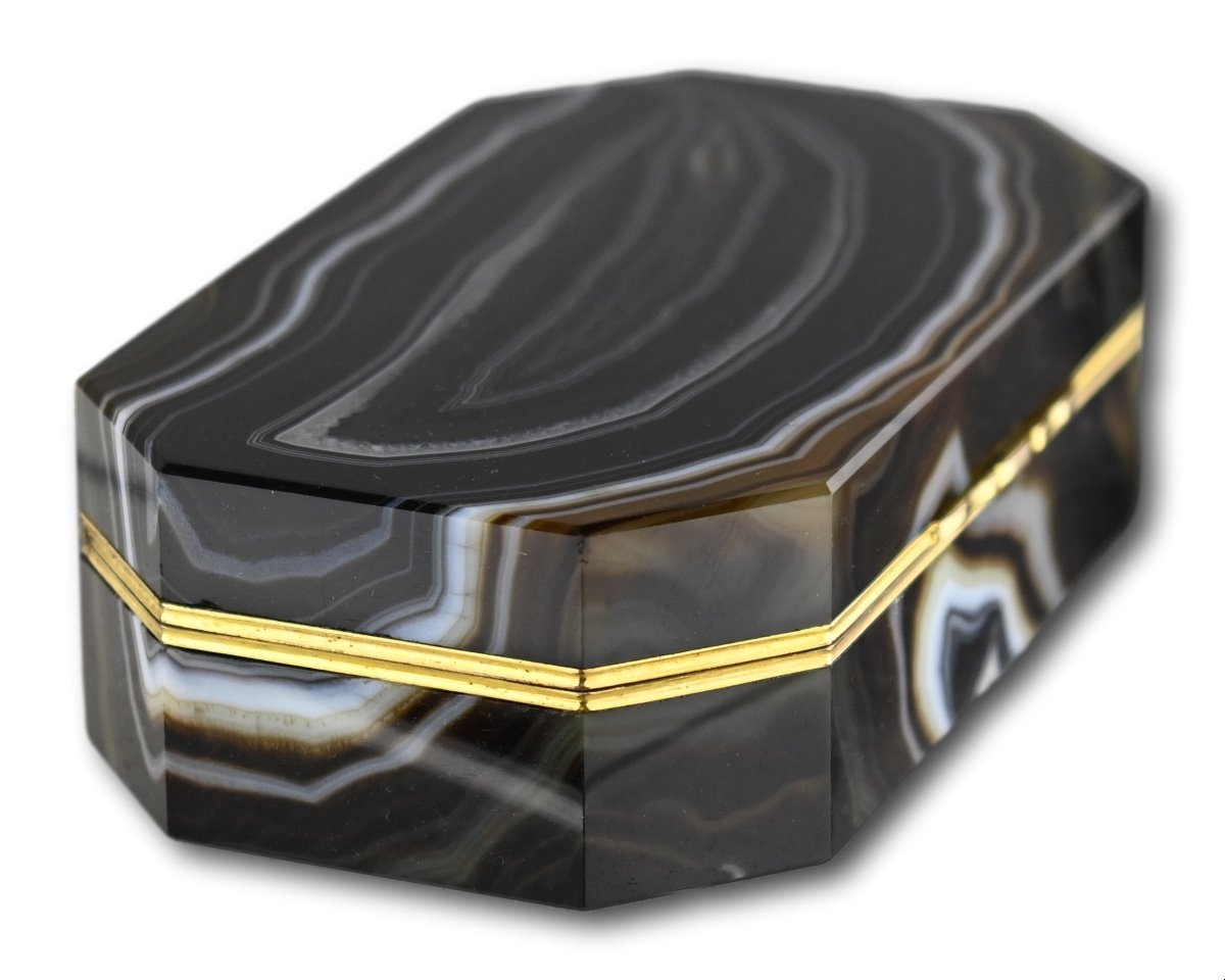 Proantic: Fine Gilt Metal Mounted Specimen Agate Snuff Box. English, E