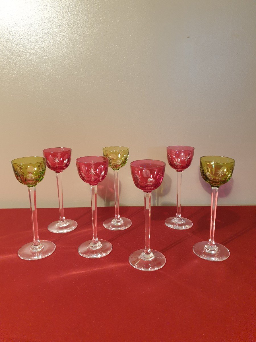 Proantic: Sept Verres à Liqueur En Cristal De Couleur Rouge Et Vert