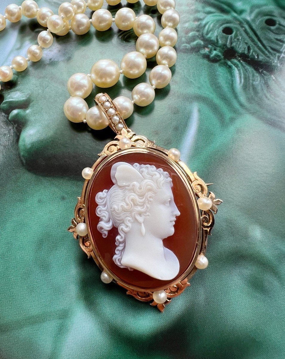 Proantic: Boxed Victorian Era 18k Gold Natural Pearls Agate Cameo Pend