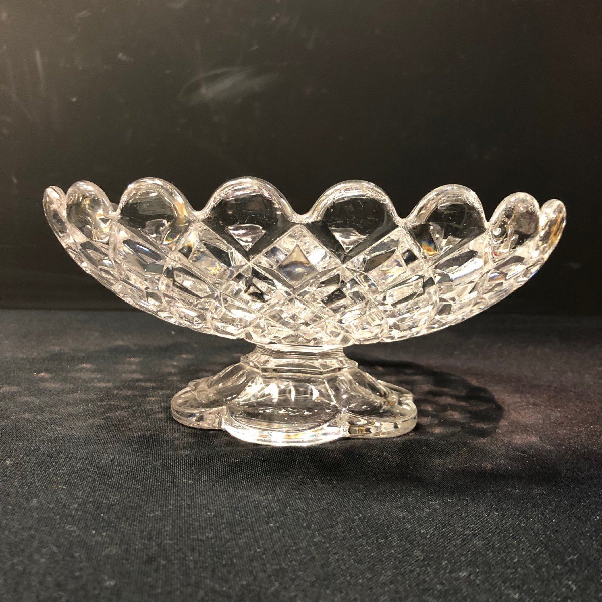Proantic: Grande coupe sur pied en cristal de Baccarat