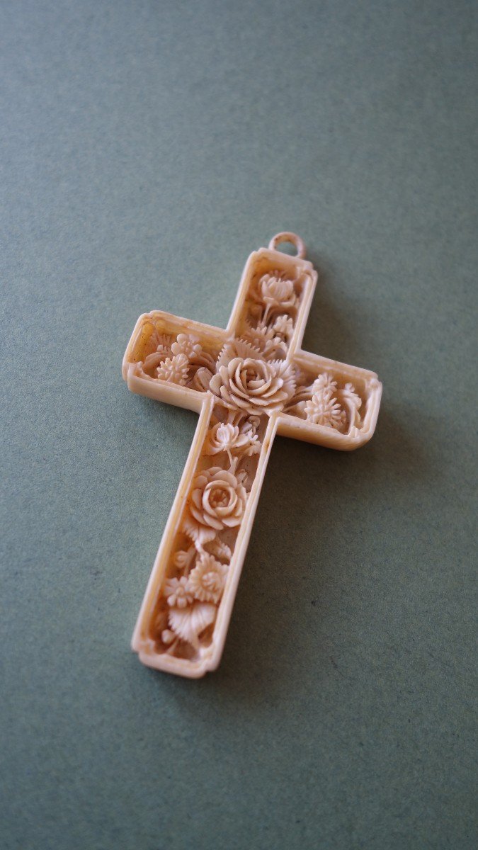 Proantic: Two Small Carved Ivory Crosses, China, Canton Circa 1850