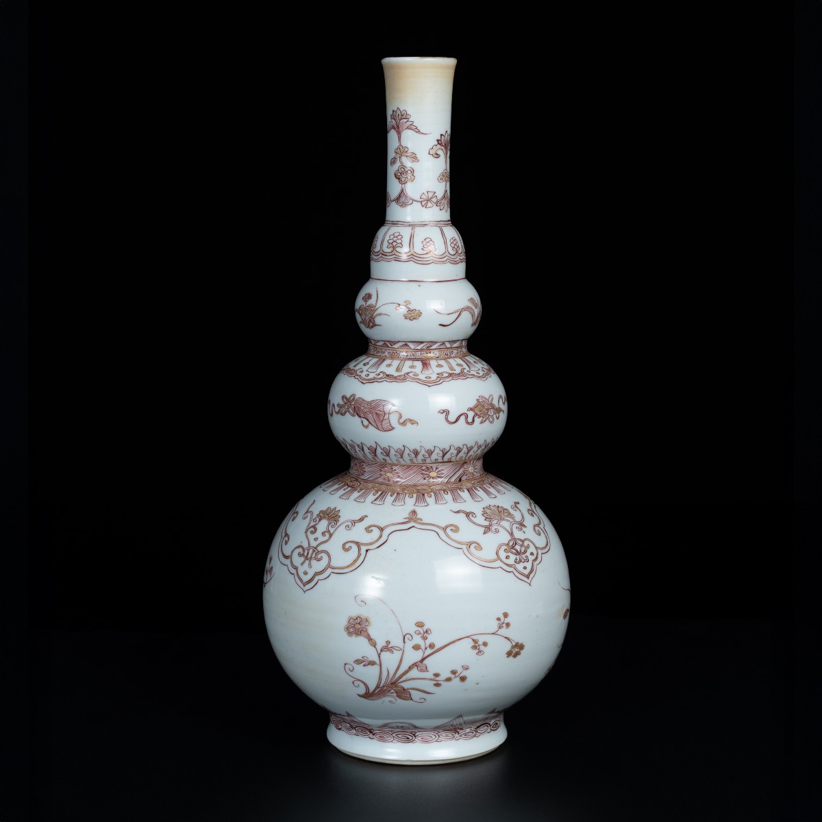 Proantic: An Iron-red Triple Gourd Vase - China, 18th, Kangxi Period