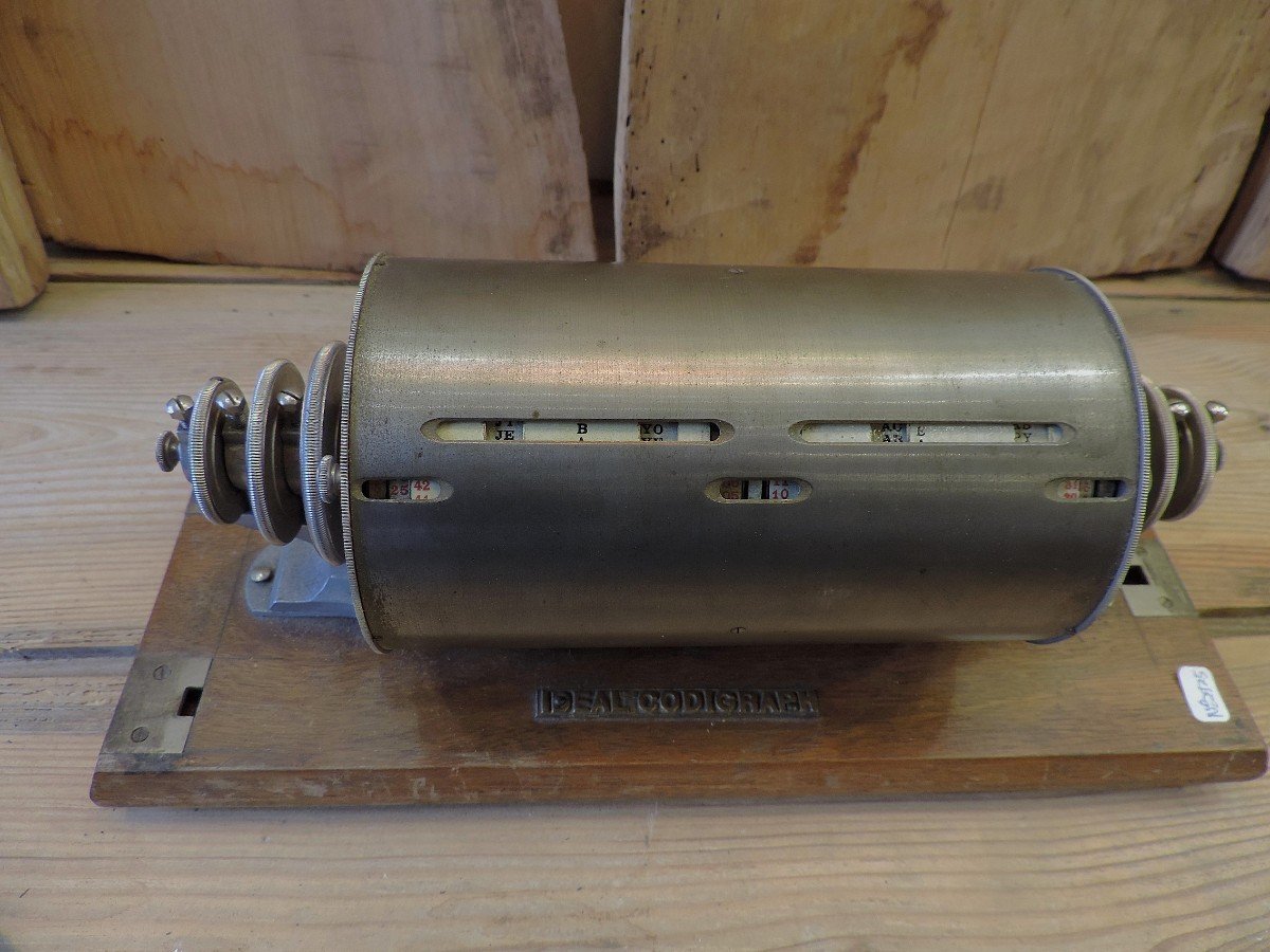Proantic: Ideal Codigraph, An Encryption Machine