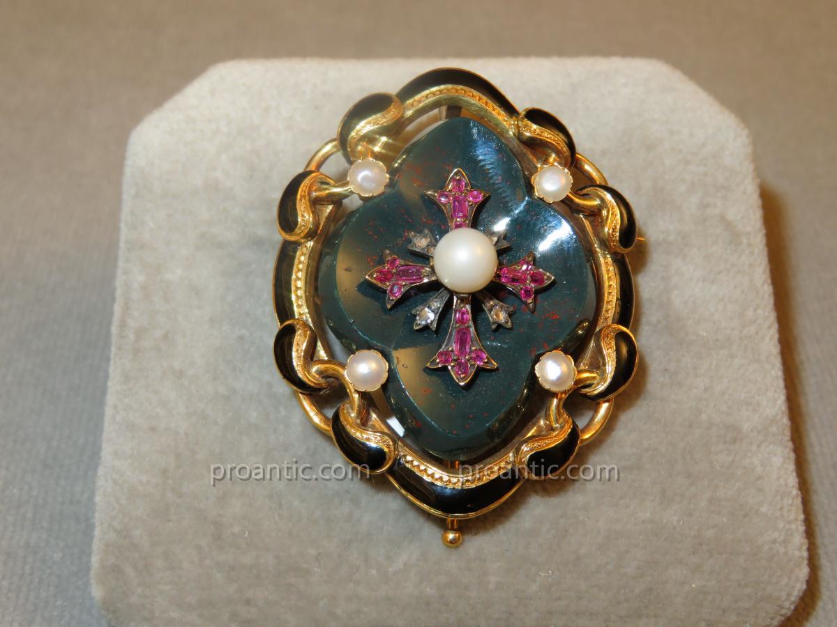 Proantic: Jasper Brooch