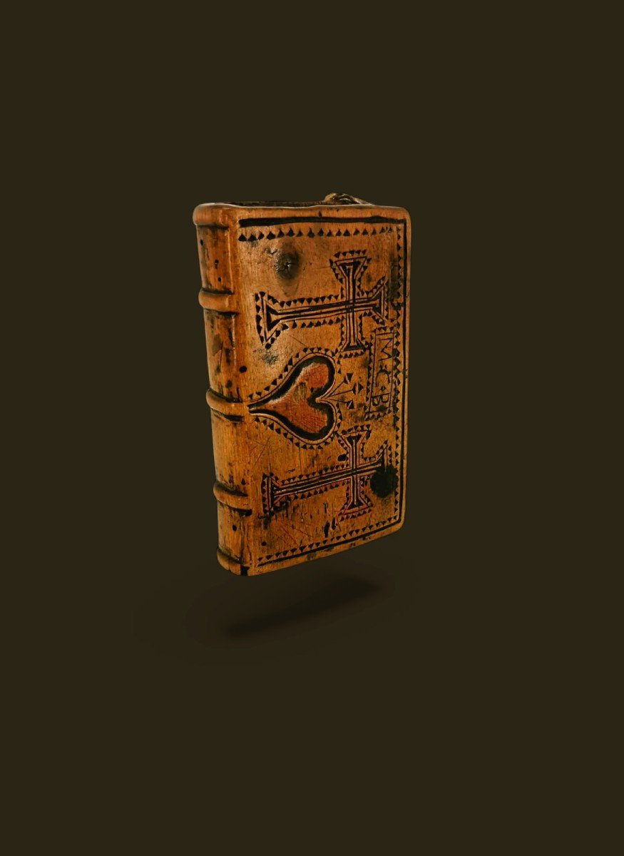 Proantic: Art Populaire Auvergne - Boîte Livre Missel - Sculpté Au Cou