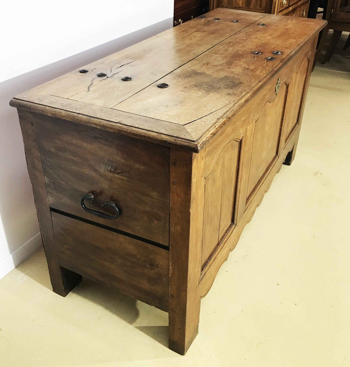 Proantic: 18th Century Molded Oak Chest