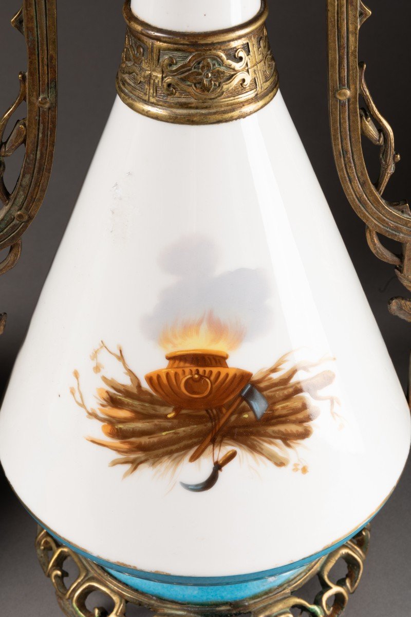 Proantic: A Pair Of French 19th Century Neo Greek St. Opaline Vases