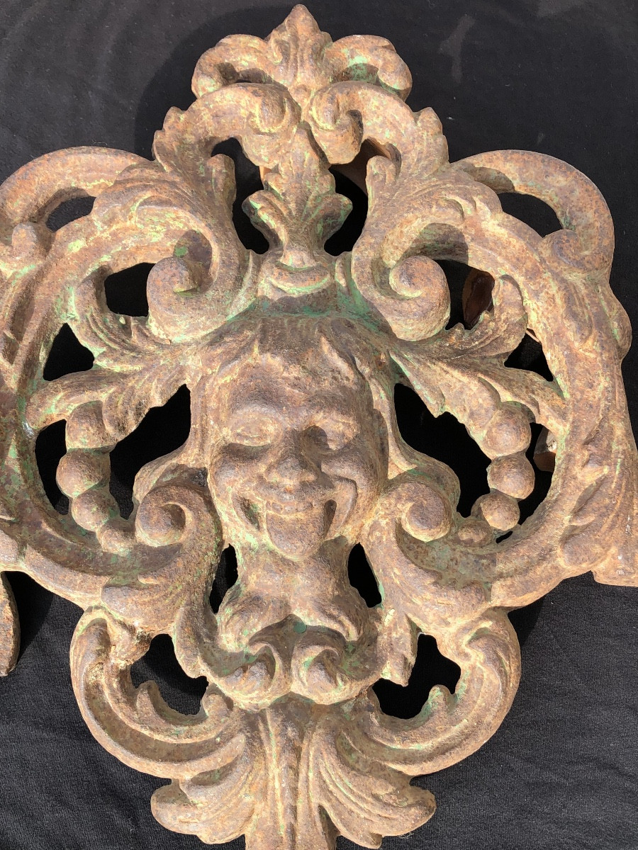Proantic: 19th Century Cast Iron "grotesque Pediment"