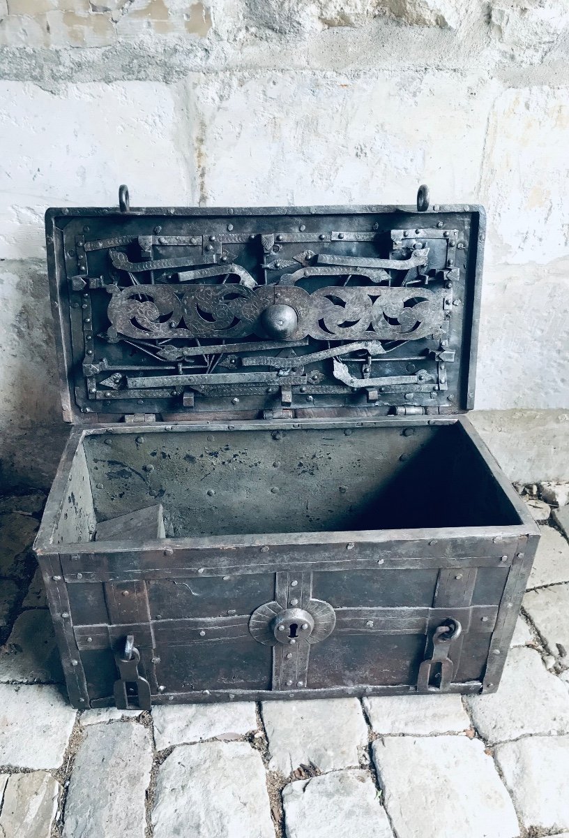 Proantic: Chest From Nûremberg Said Corsair Chest 17th