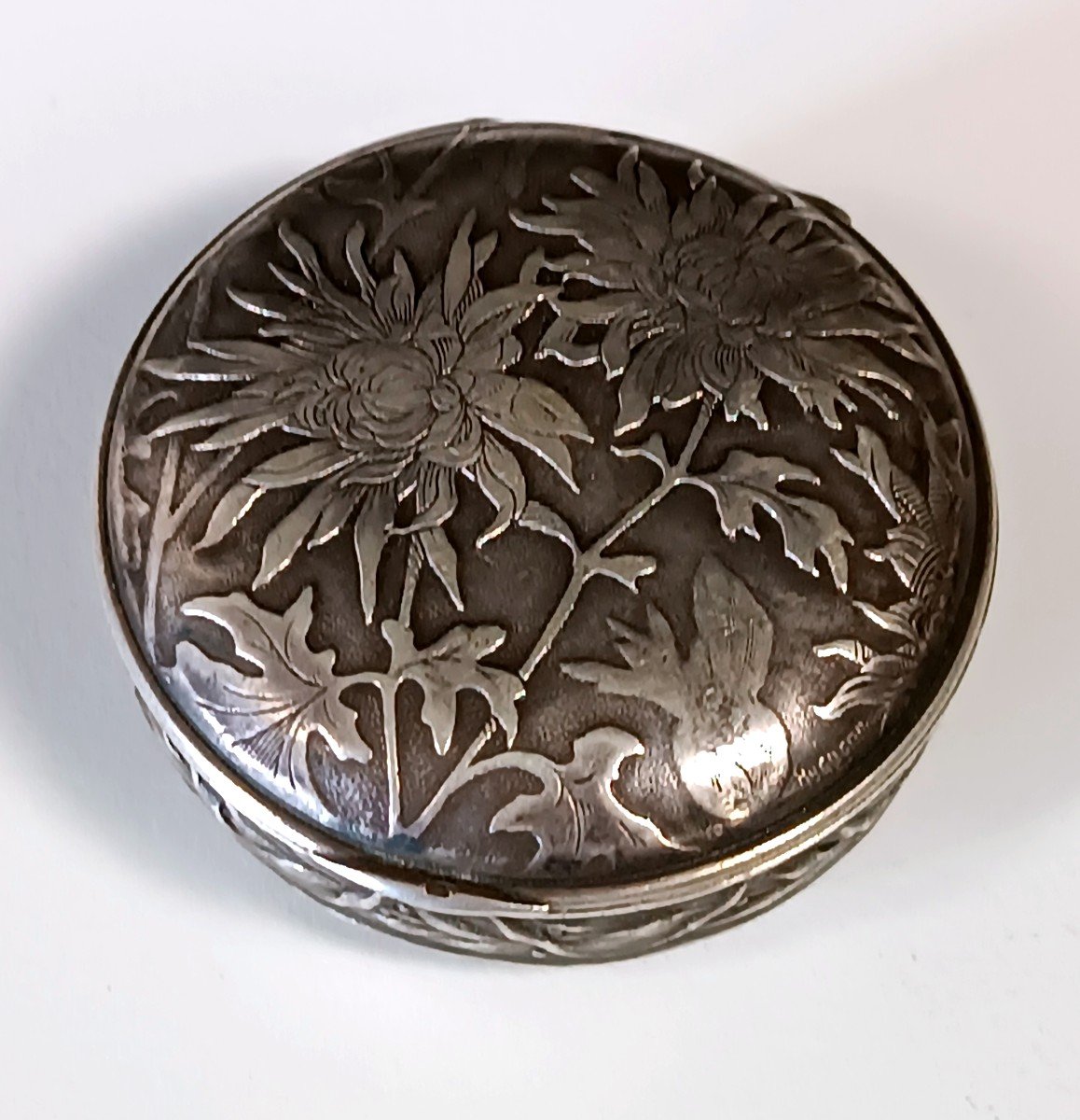 Proantic: Solid Silver Art Nouveau Compact