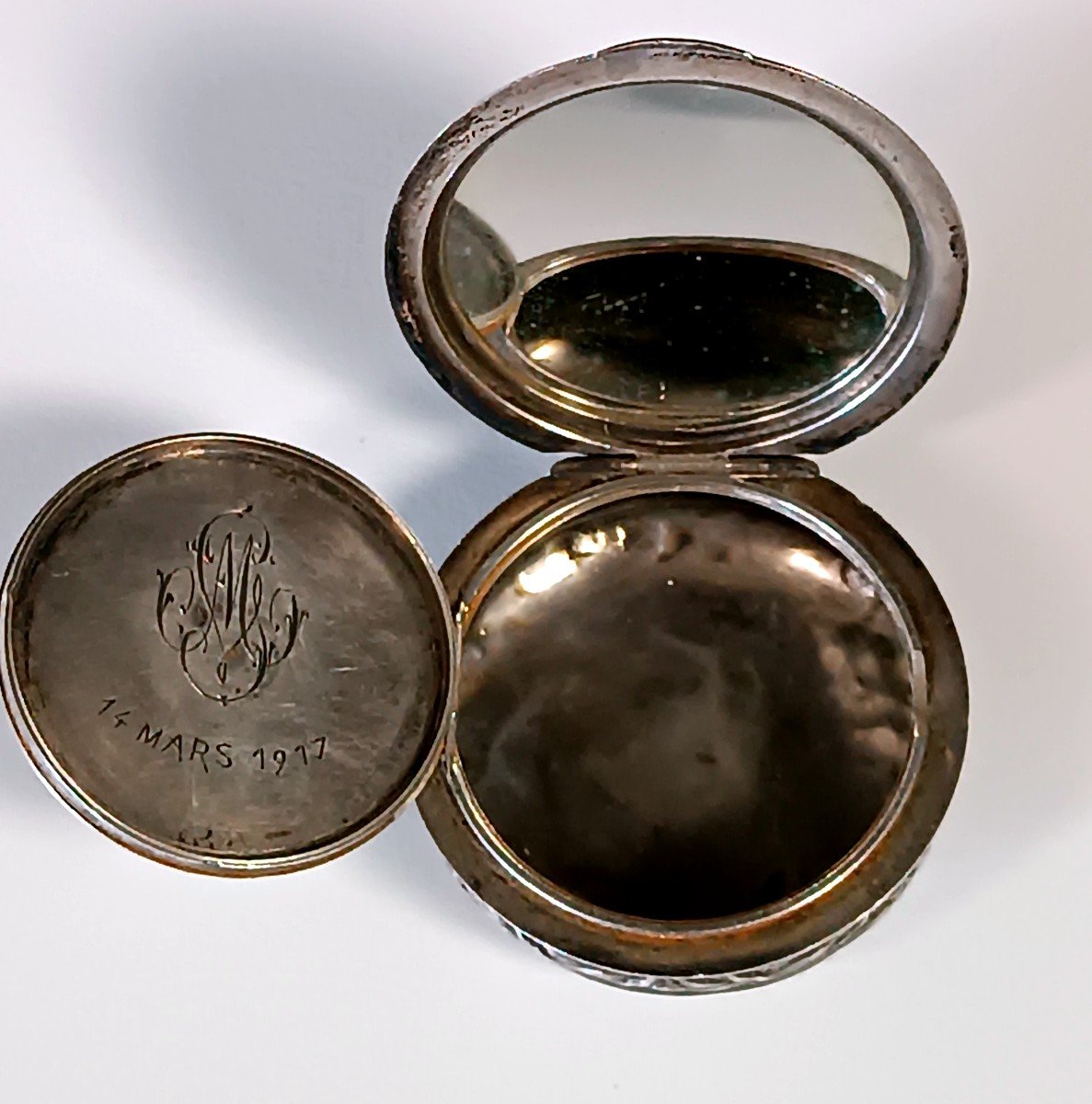 Proantic: Solid Silver Art Nouveau Compact