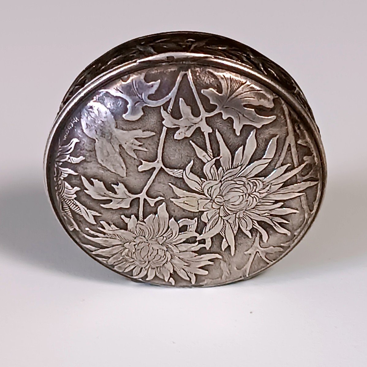 Proantic: Solid Silver Art Nouveau Compact