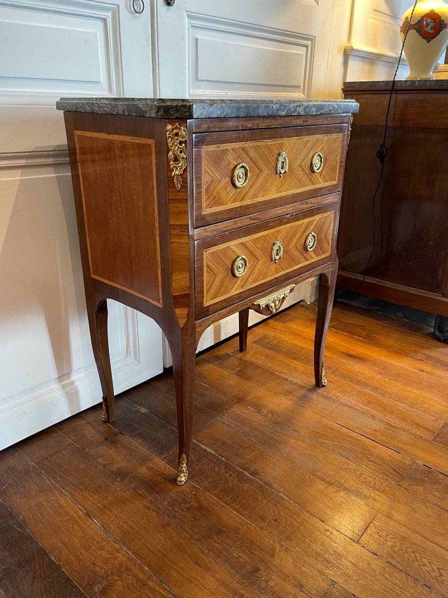 Proantic: Petite commode Sauteuse d'époque Transition Estampillée Je