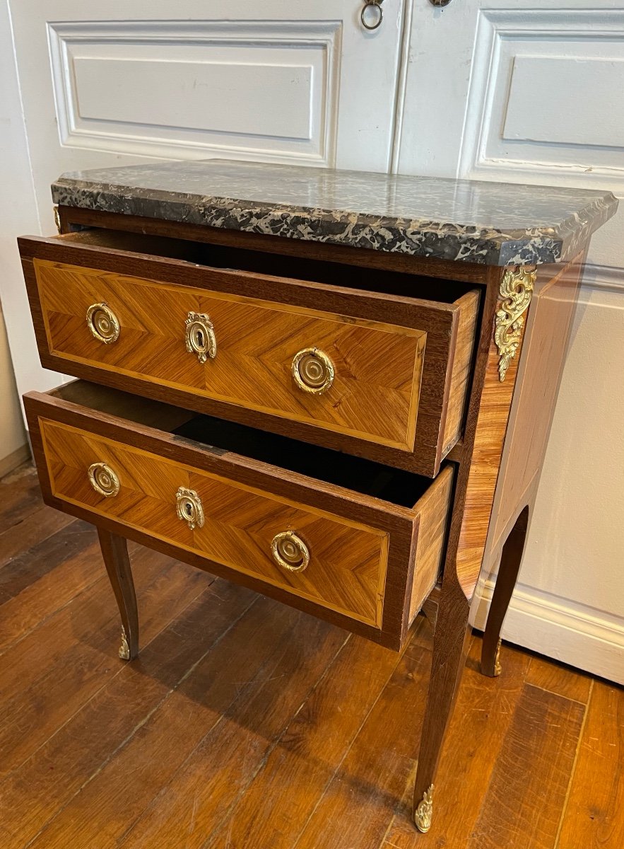 Proantic: Petite commode Sauteuse d'époque Transition Estampillée Je