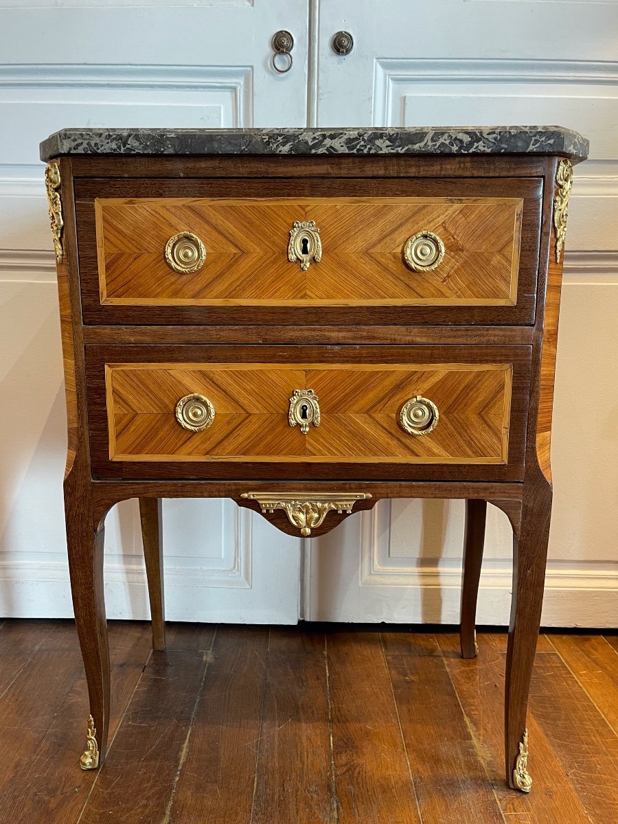 Proantic: Petite commode Sauteuse d'époque Transition Estampillée Je
