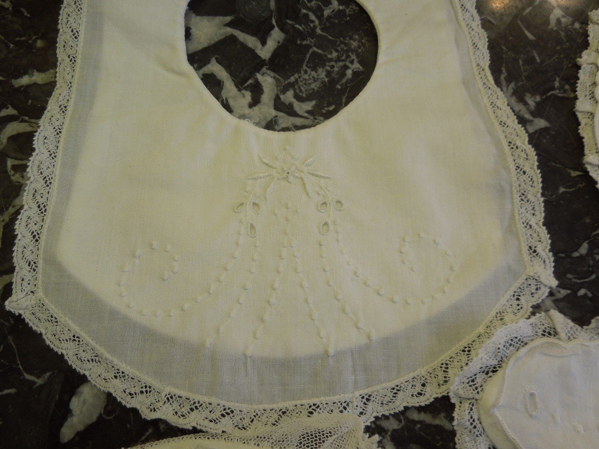 Proantic: Embroidered Bib Set