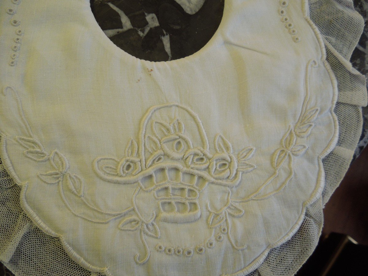 Embroidered Bib Set