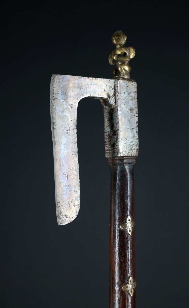 Proantic: 'farsa' Tabar Axe