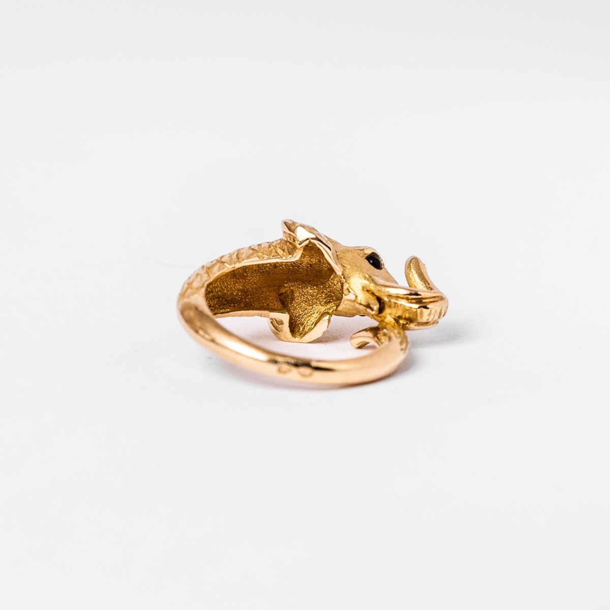 Proantic: Jean Et Pierre Bellin Elephant Ring In Yellow Gold And Onyx