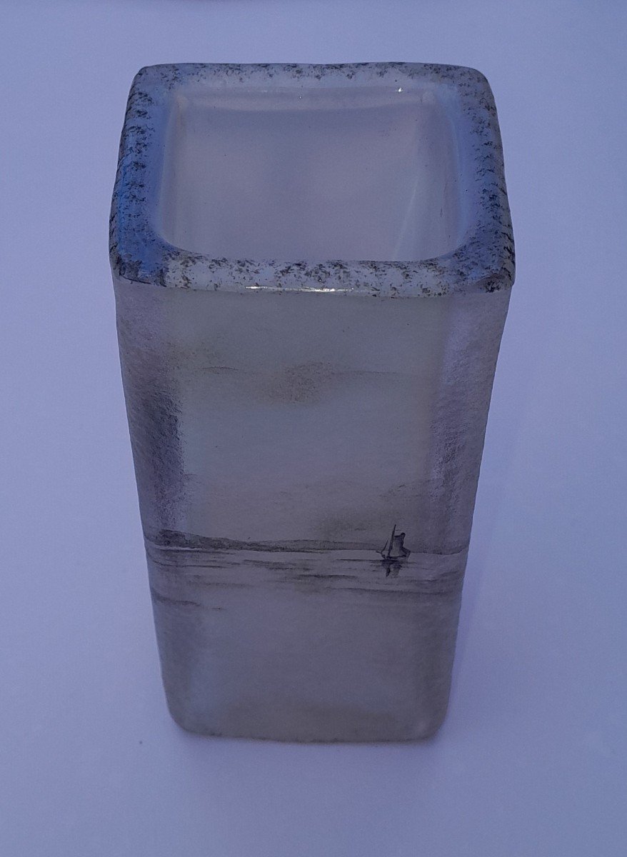 Proantic: Small Daum Vase With Enameled Decor Over A Frosted Backgroun