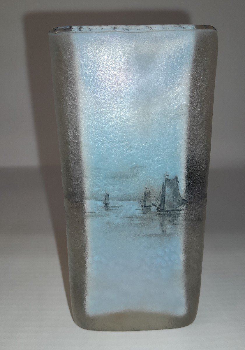 Proantic: Small Daum Vase With Enameled Decor Over A Frosted Backgroun