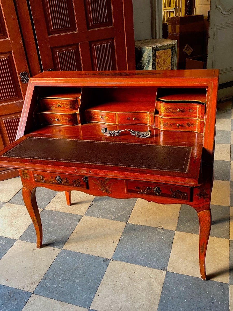 Red Lacquered Style Desk