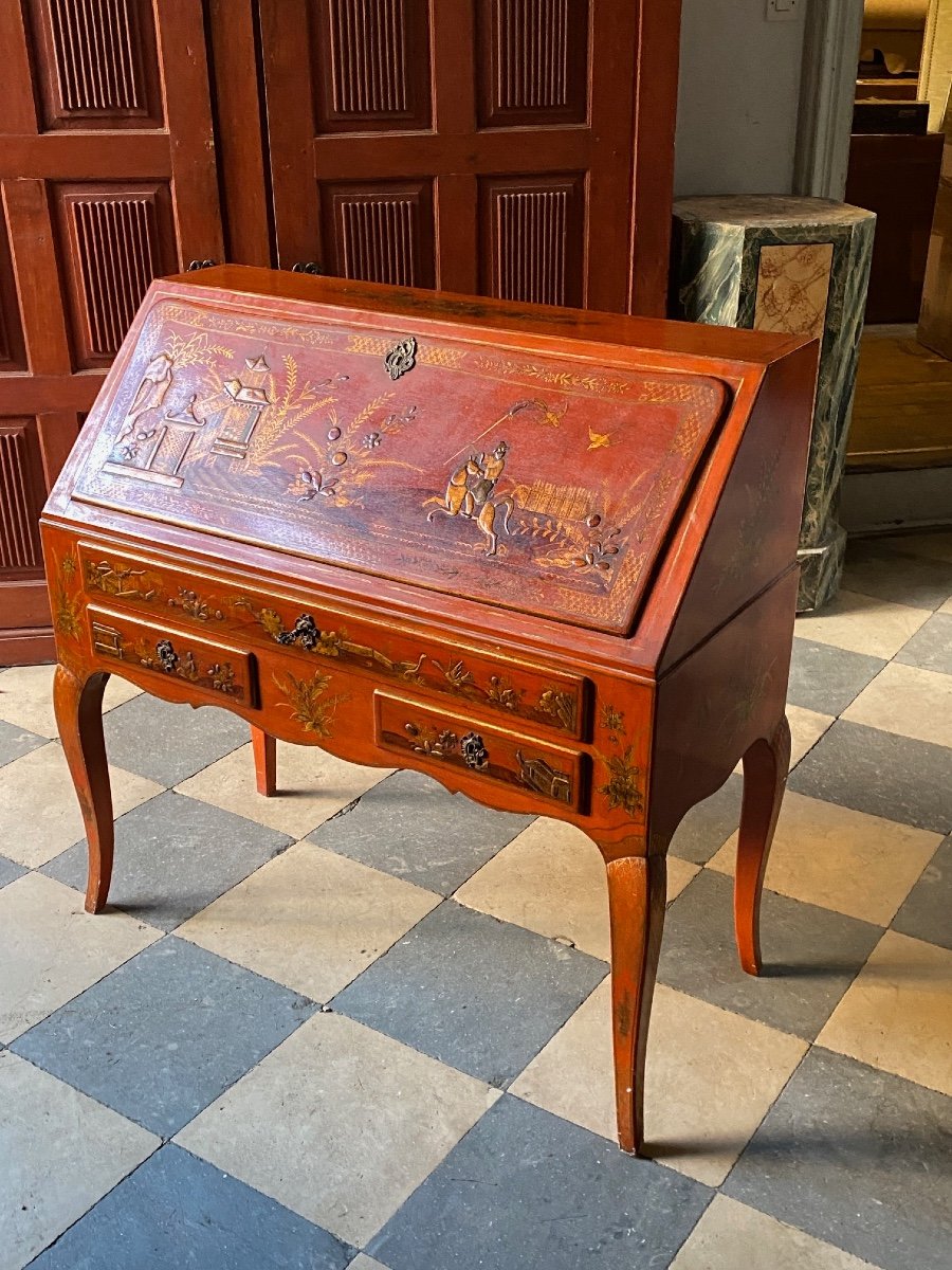 Red Lacquered Style Desk