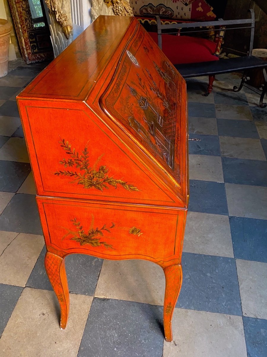 Red Lacquered Style Desk