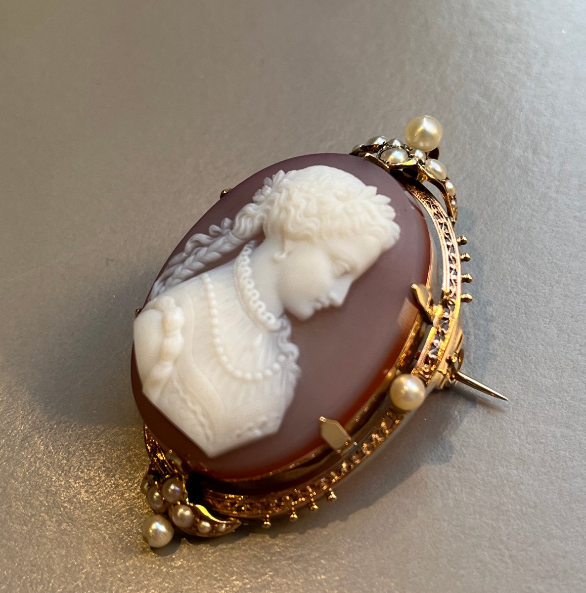 Proantic: Brooch, Forming A Gold Pendant, Nineteenth Agate Cameo.