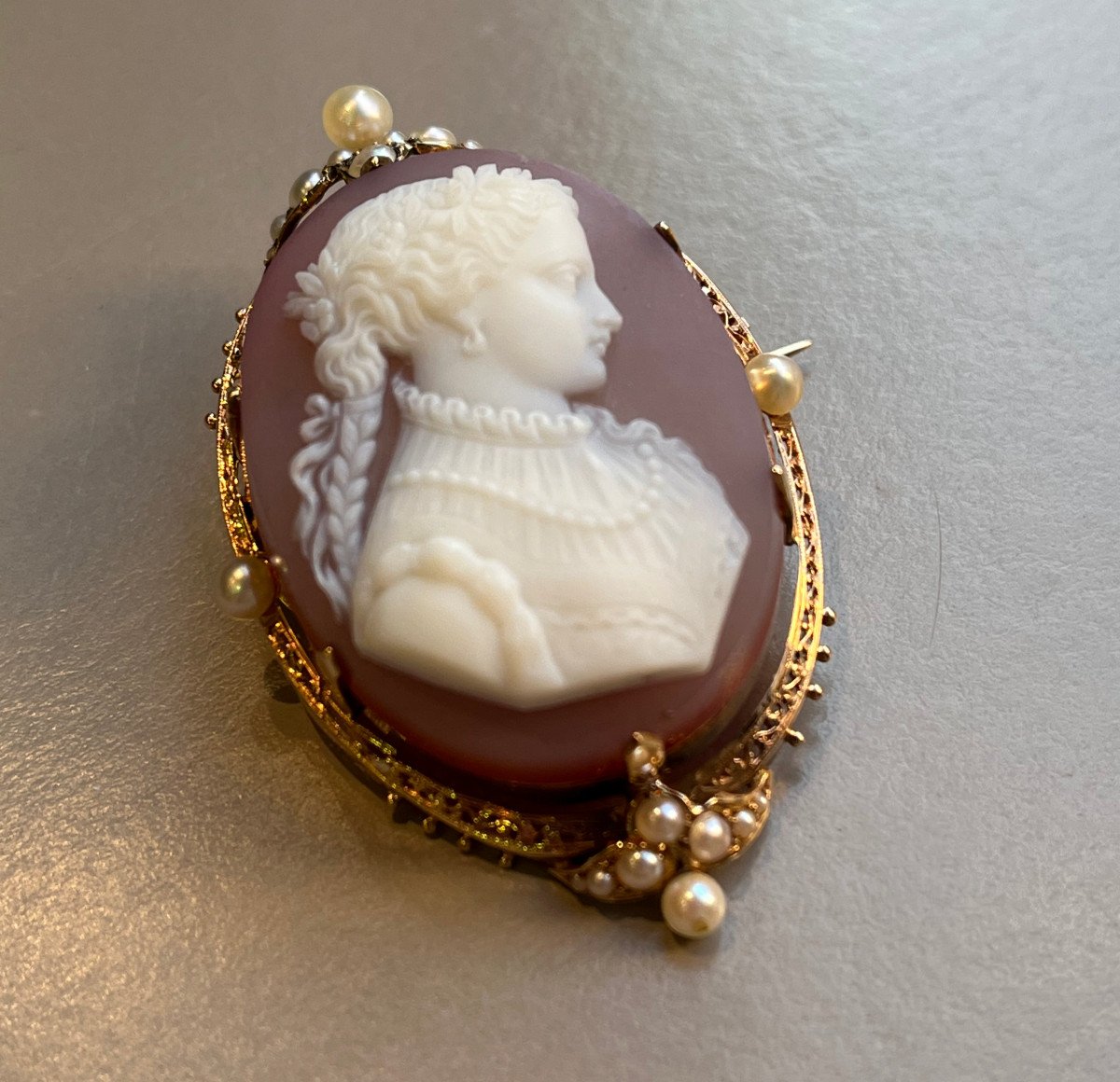 Proantic: Brooch, Forming A Gold Pendant, Nineteenth Agate Cameo.
