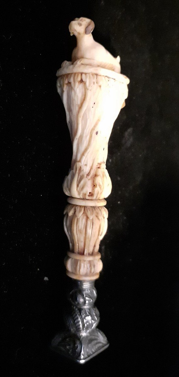 Proantic: Ivory Symbolic Dog Stamp