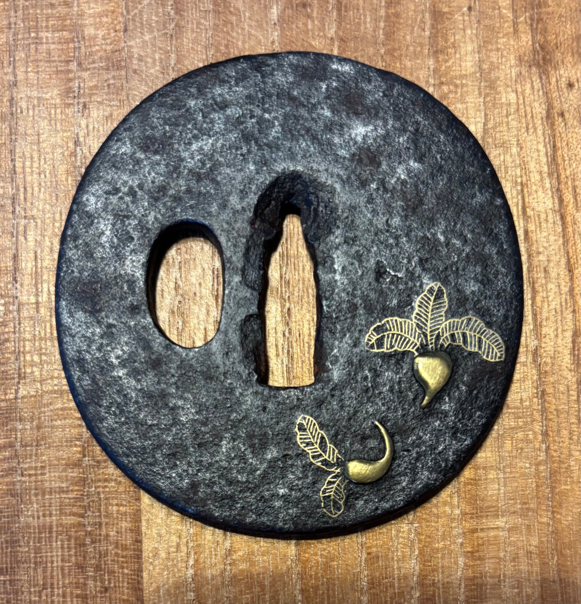 Proantic: Tsuba pour katana en fer et incrustation d'or et laiton à dé