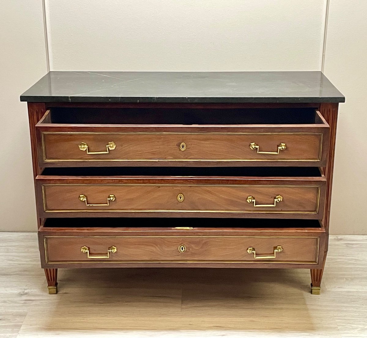 Proantic: commode en acajou d’époque Louis XVI