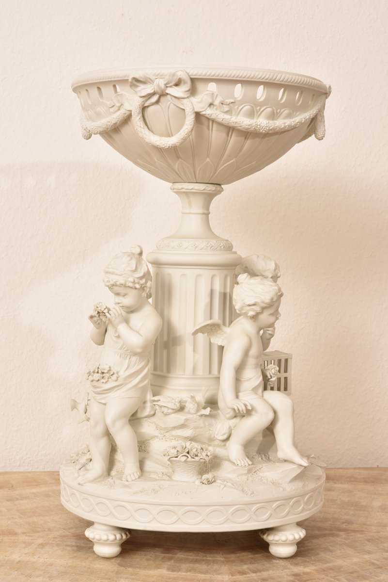 Proantic: Important Center Table. German Biscuit. 1900.