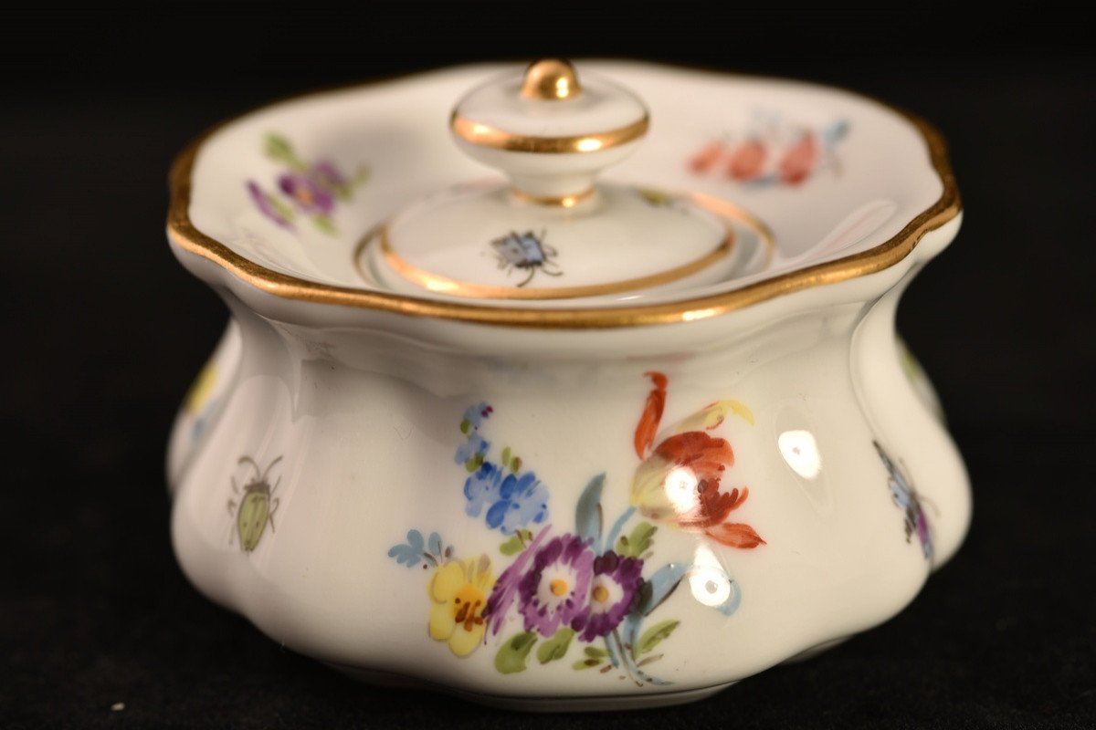 Meissen. Inkwell Pen Holder. German Porcelain 1900